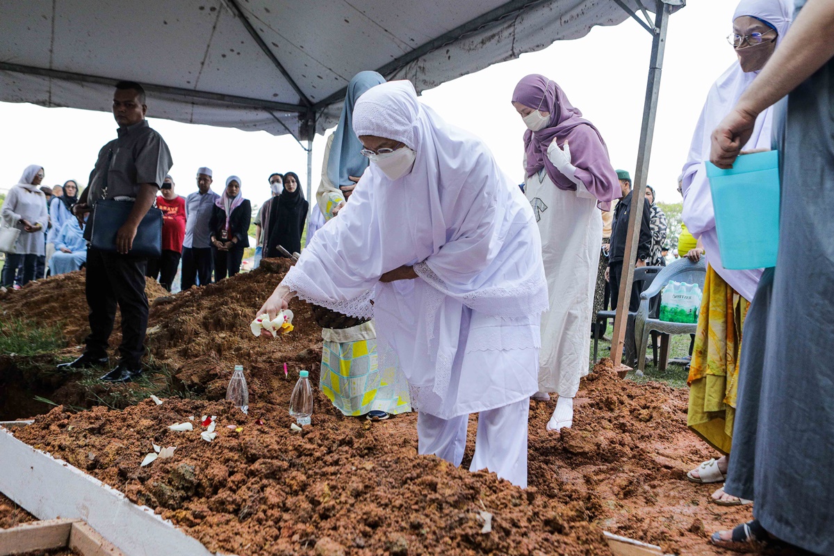Allahyarham Raymond Goh suka menyakat, ambil gambar