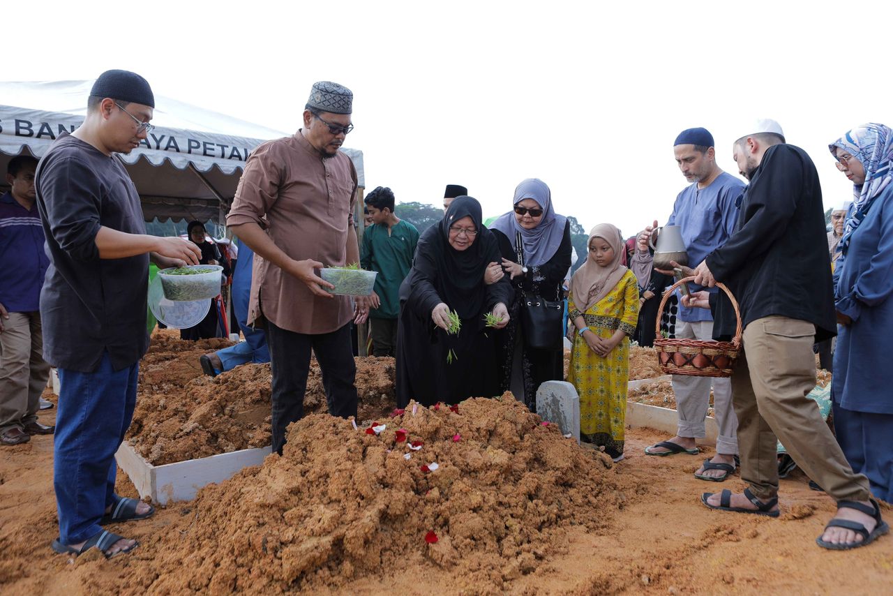 Bad Indigo selamat disemadikan