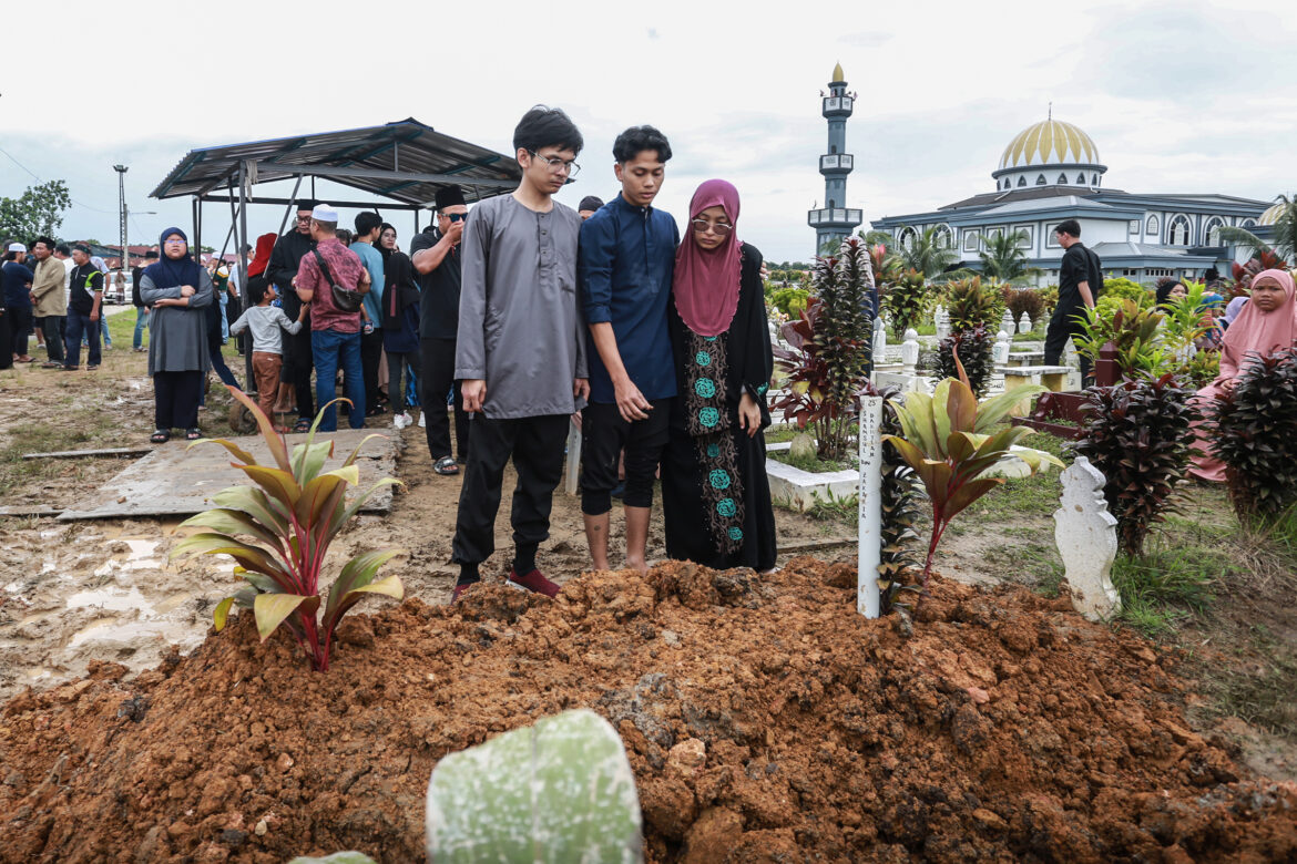Selamat disemadikan, 200 penggiat seni iringi Tia Jinbara