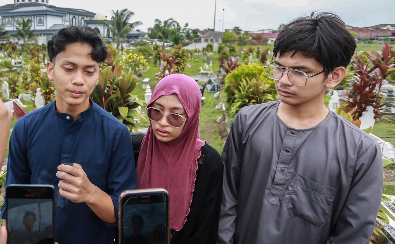 'Ayah pesan jangan tinggal solat, fokus SPM'