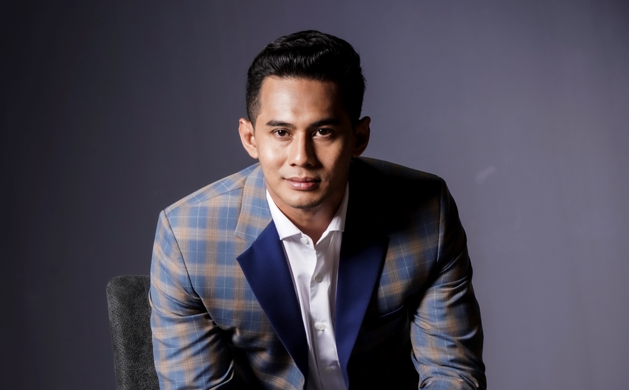 [VIDEO] Diserang vertigo, Fizo Omar tersembam atas sejadah