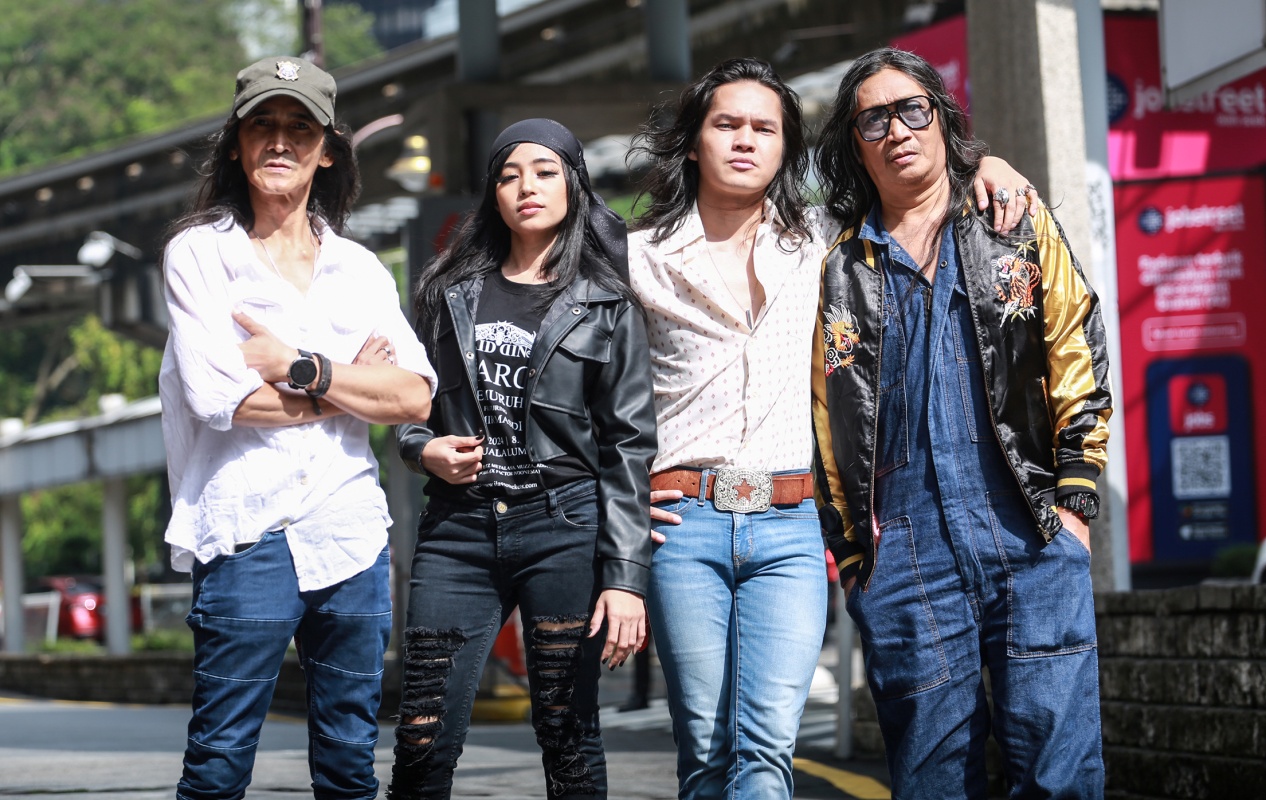 Amir Masdi pilihan Search 'KidDin'