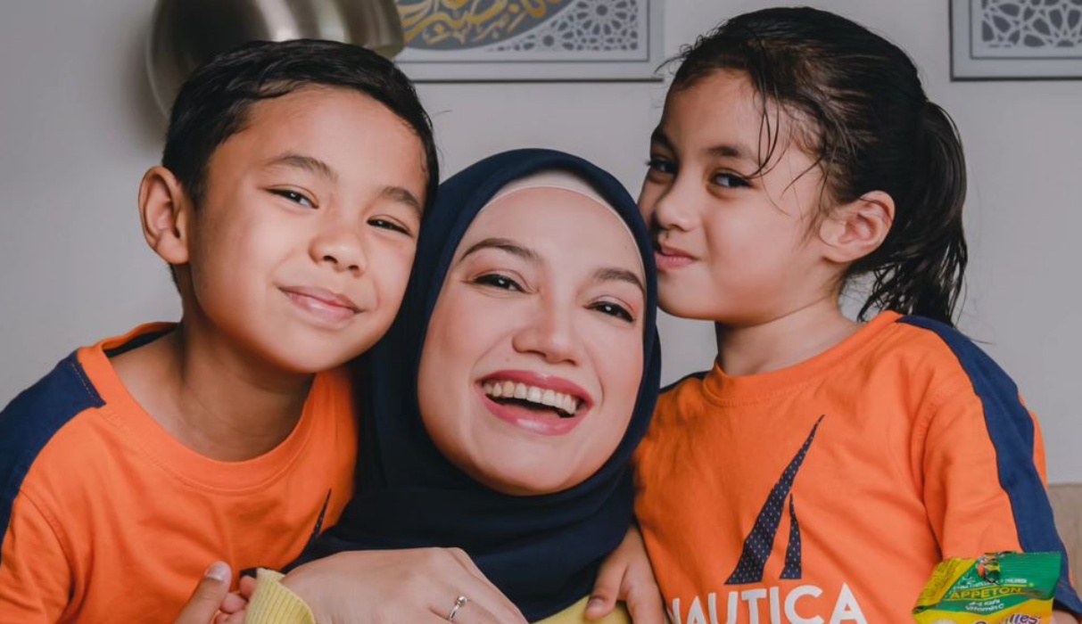 Utamakan keselamatan, Puteri Sarah jadi 'driver' anak