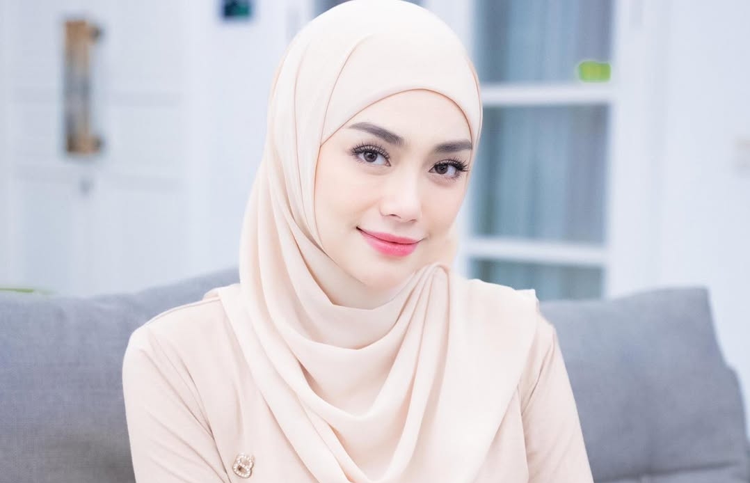 Cantiknya Celine Evangelista Berhijab