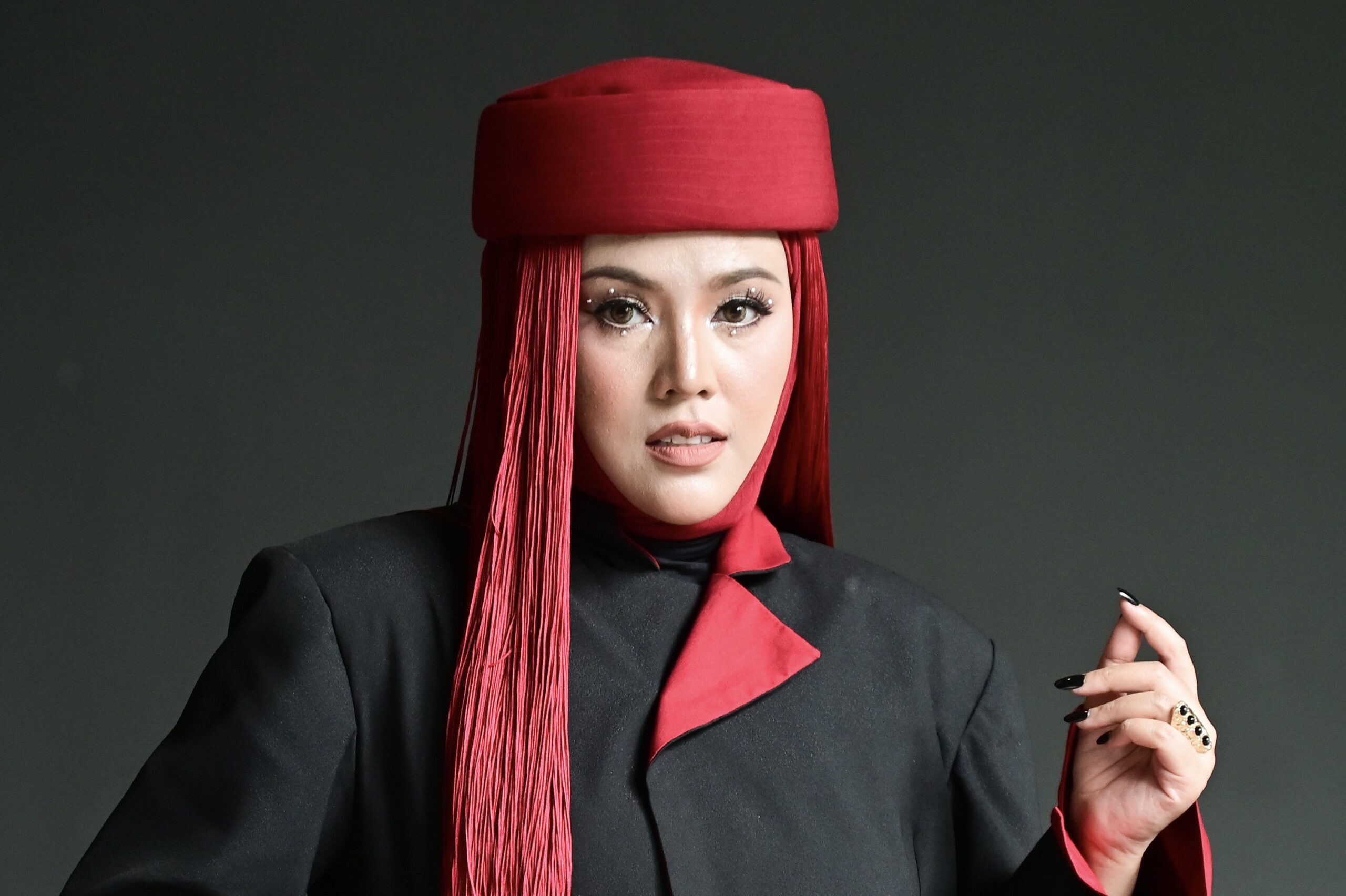 'SA25 simbolik kematangan, rentas beberapa zaman'