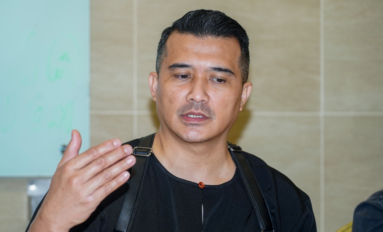 Terima ugutan, komen jijik, Aaron Aziz buru pelaku